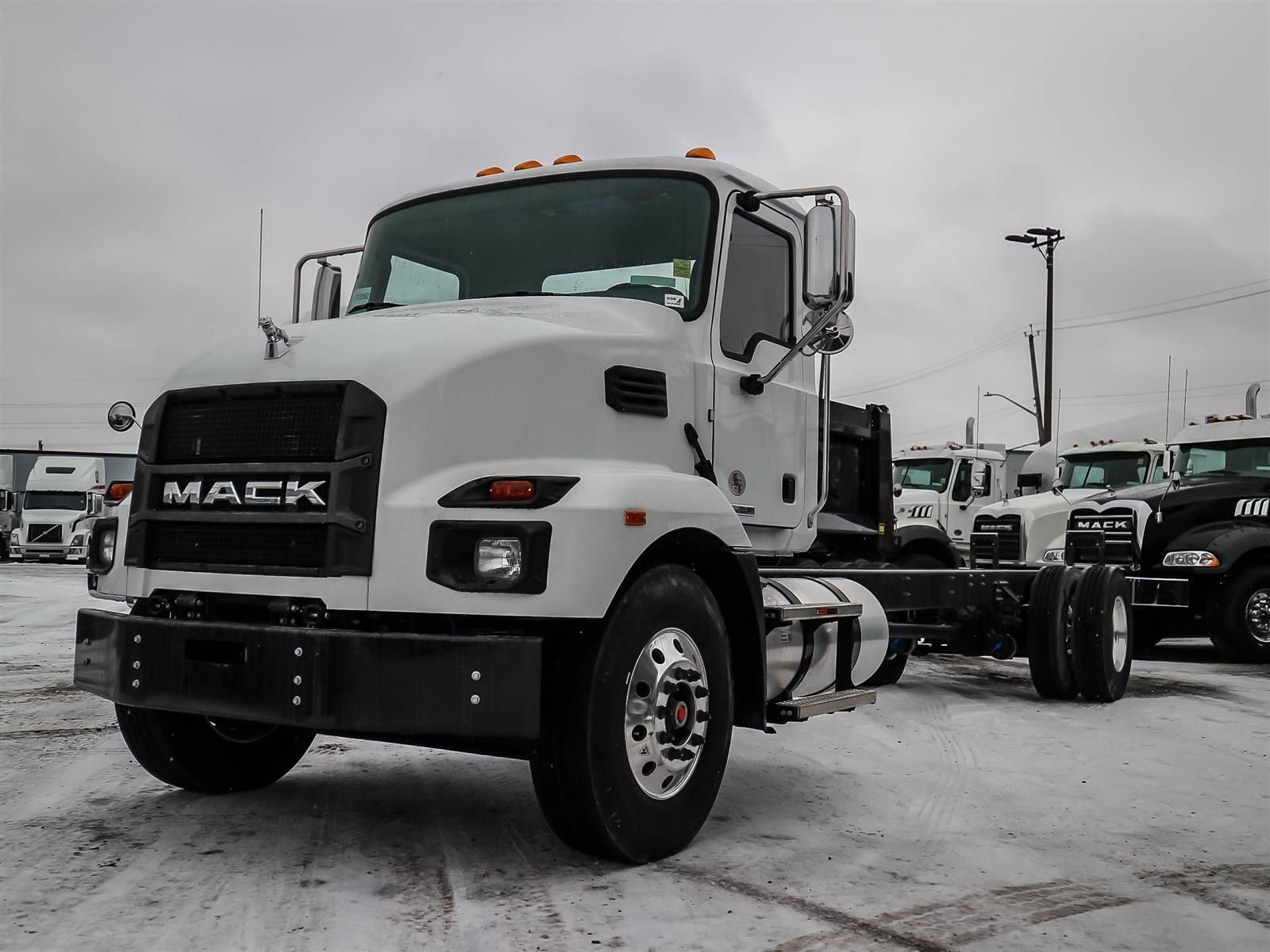 2021 Mack MD7
