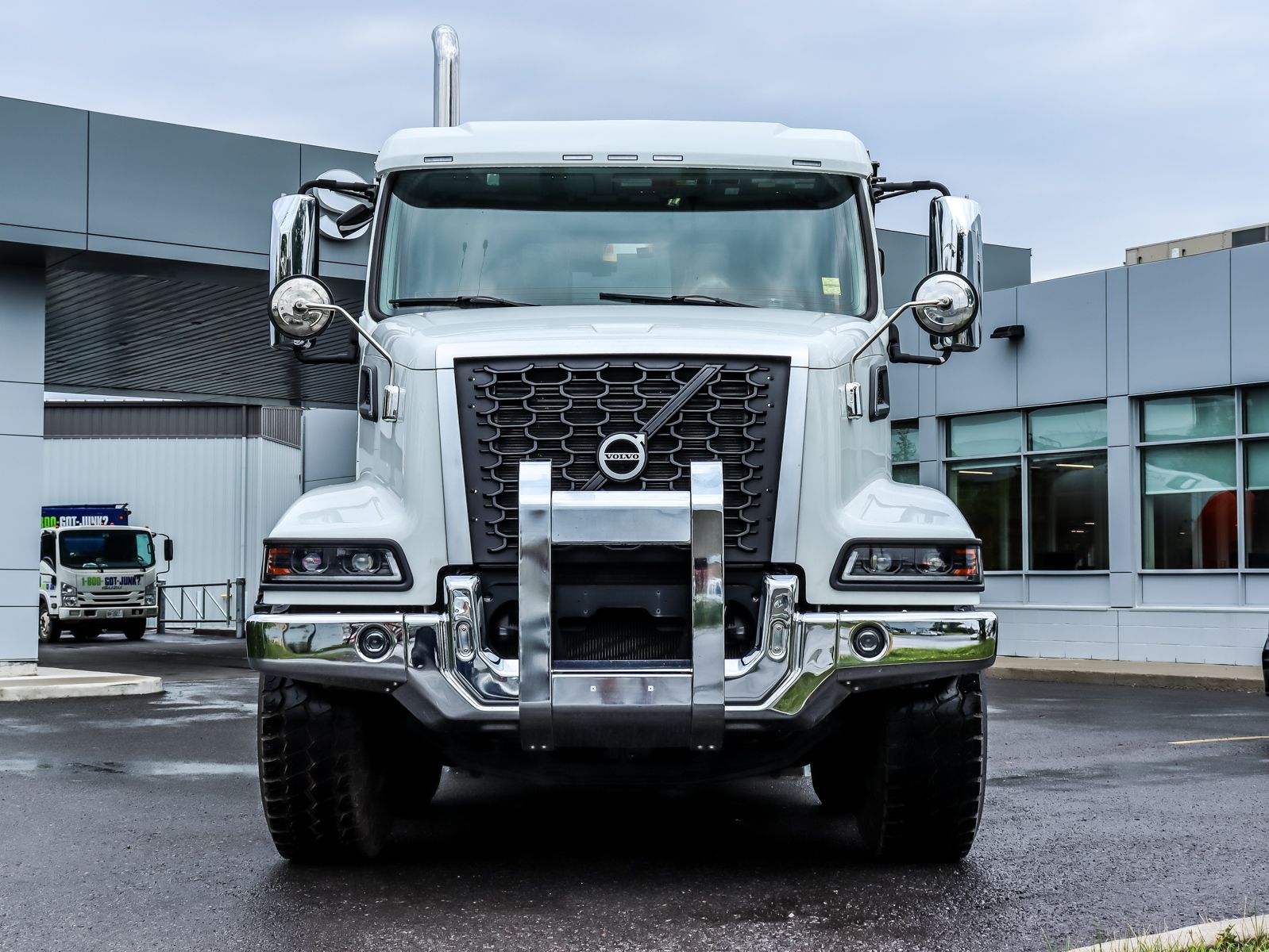2023 Volvo VHD 200